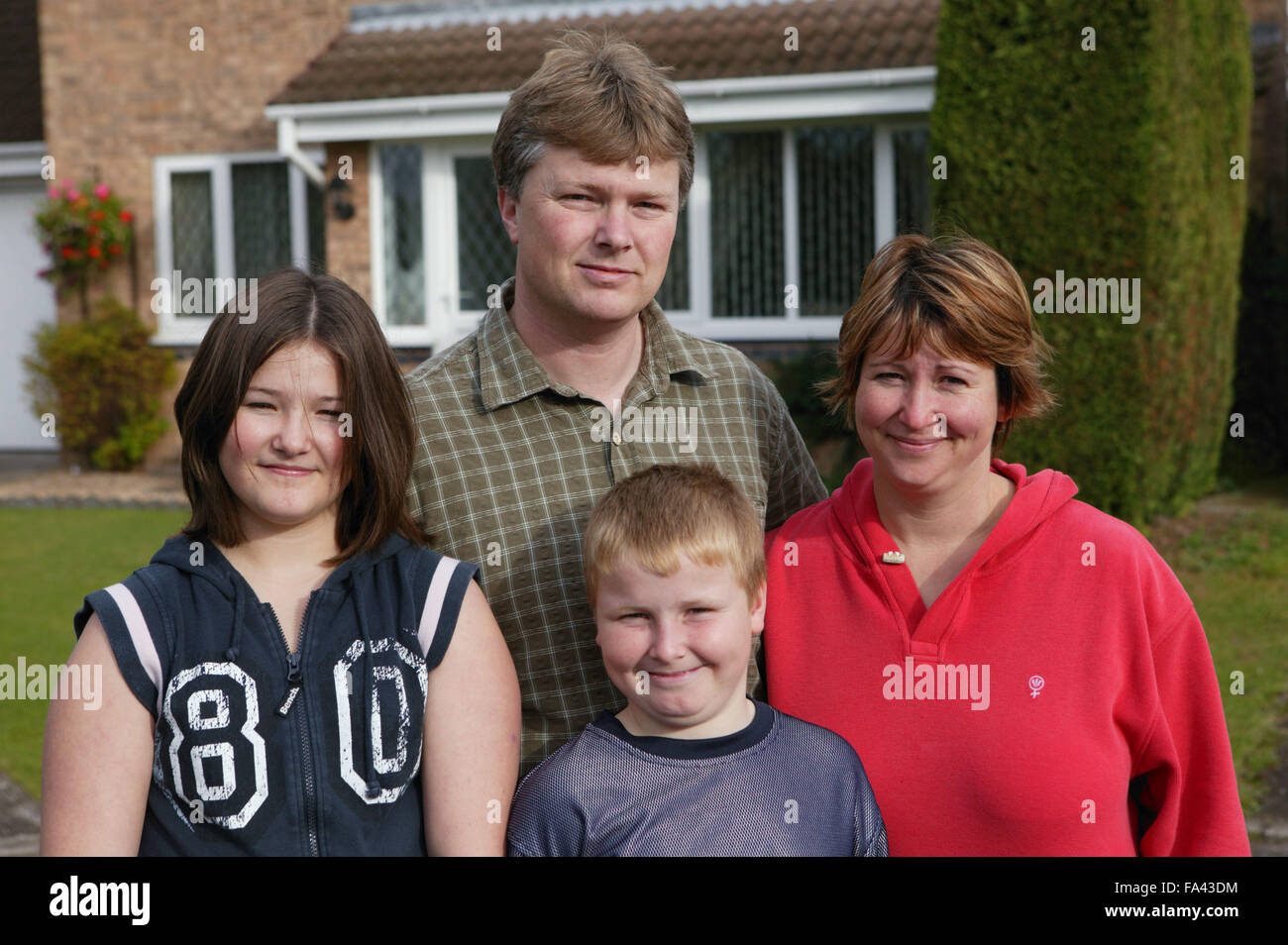 Parents children outside houses hi-res stock photography and images - Alamy