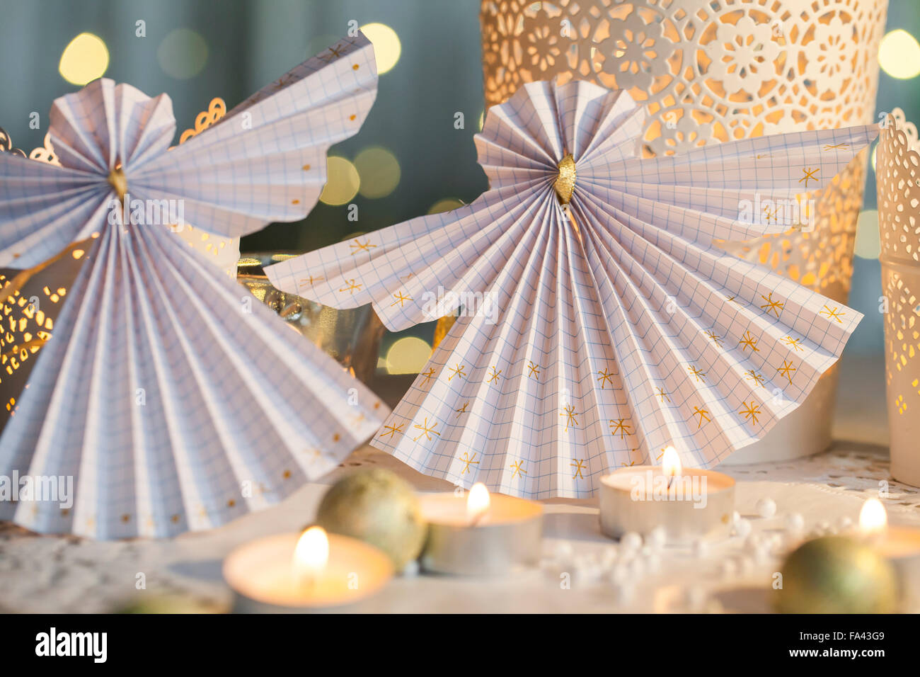 Accordion cut out hi-res stock photography and images - Alamy