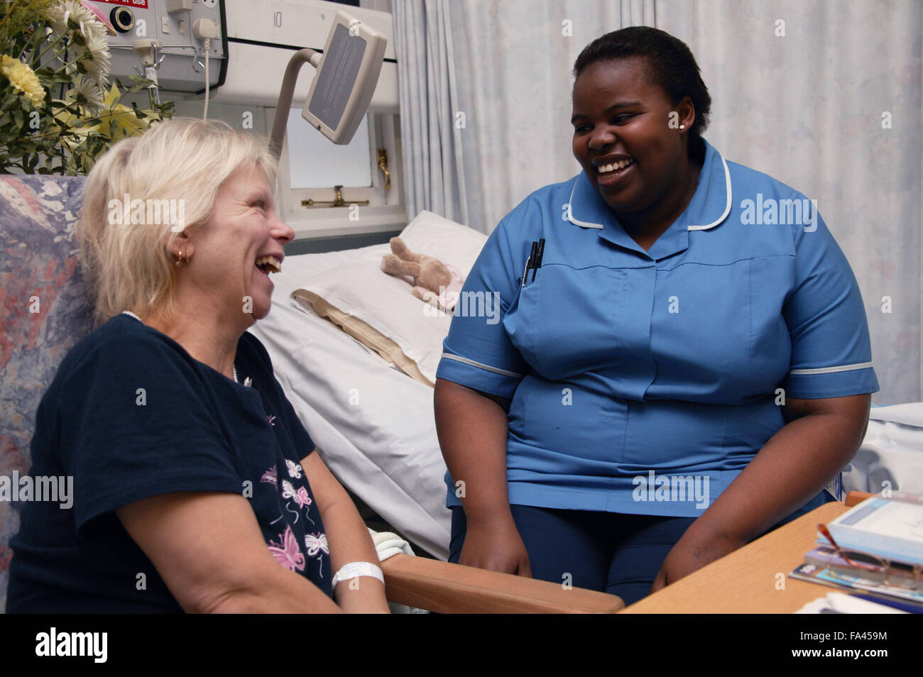 Nurses chatting hi-res stock photography and images - Alamy