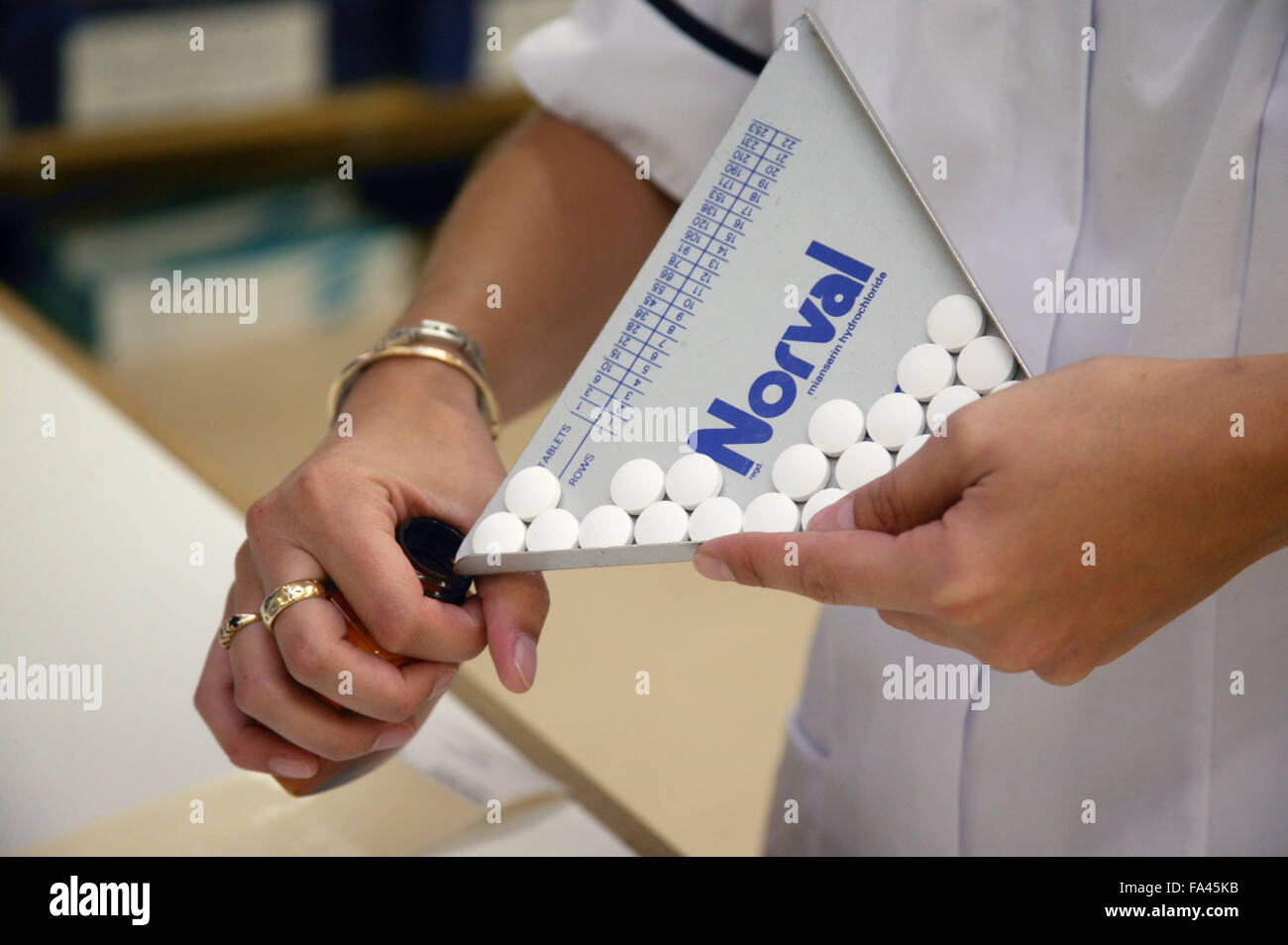 Pharmacy dispensing assistant hi-res stock photography and images - Alamy