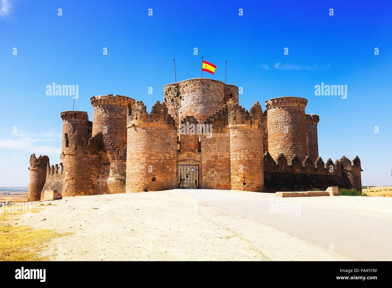 Main gate in Gothic castle at Belmonte. Cuenca, Spain Stock Photo - Alamy