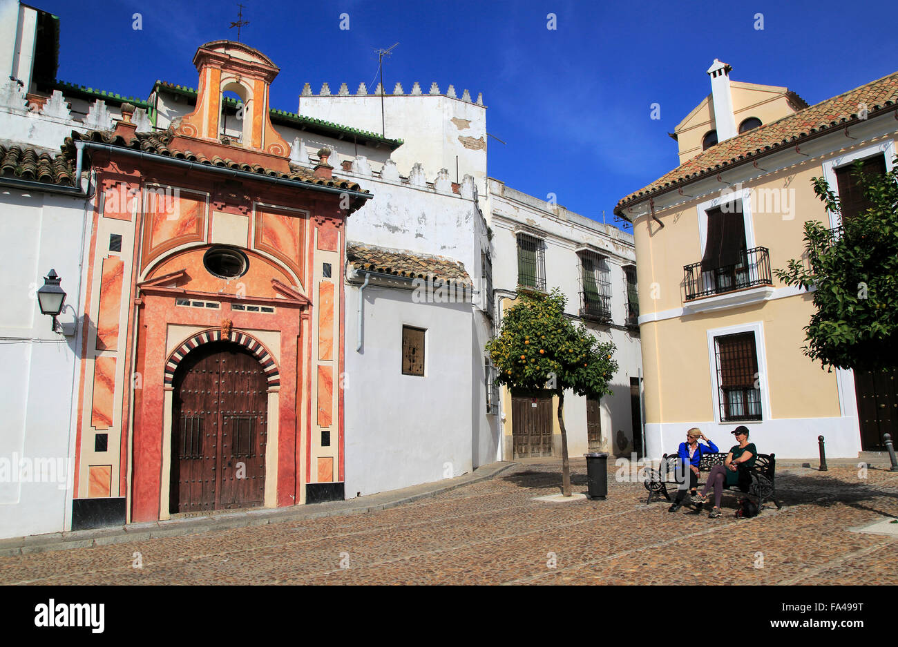 Attractive historic doorway and buildings in old inner city, Cordoba ...