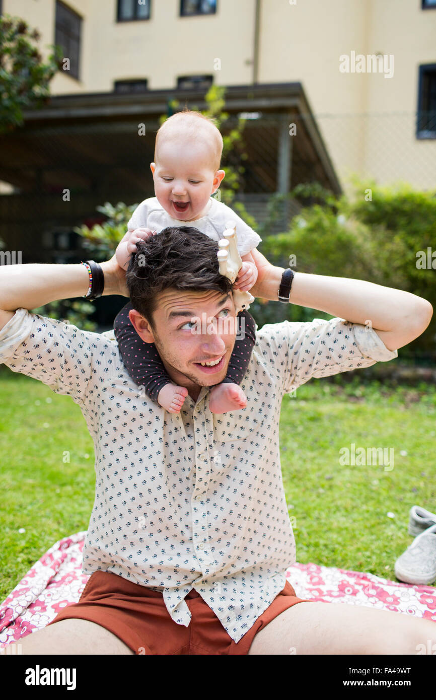 Baby sitting on fathers shoulders hi-res stock photography and images ...