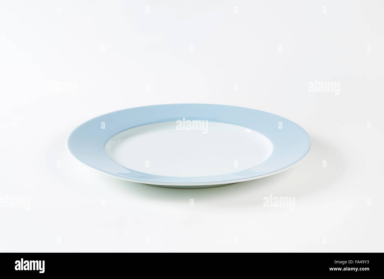 White blue rim plate hi-res stock photography and images - Alamy
