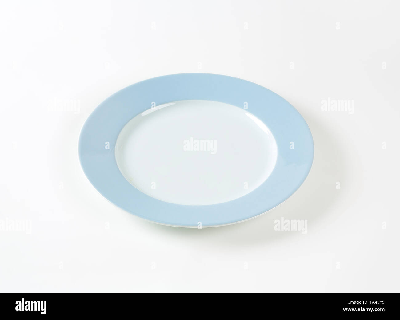 White blue rim plate hi-res stock photography and images - Alamy