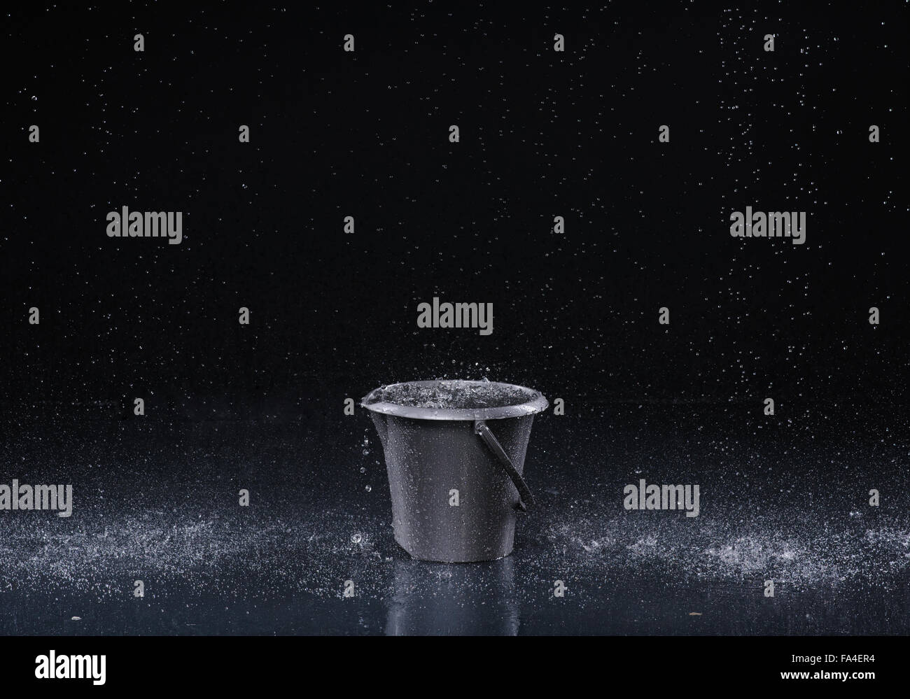 Bucket water splash hi-res stock photography and images - Alamy
