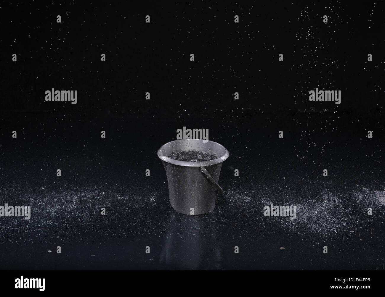 Bucket water splash hi-res stock photography and images - Alamy