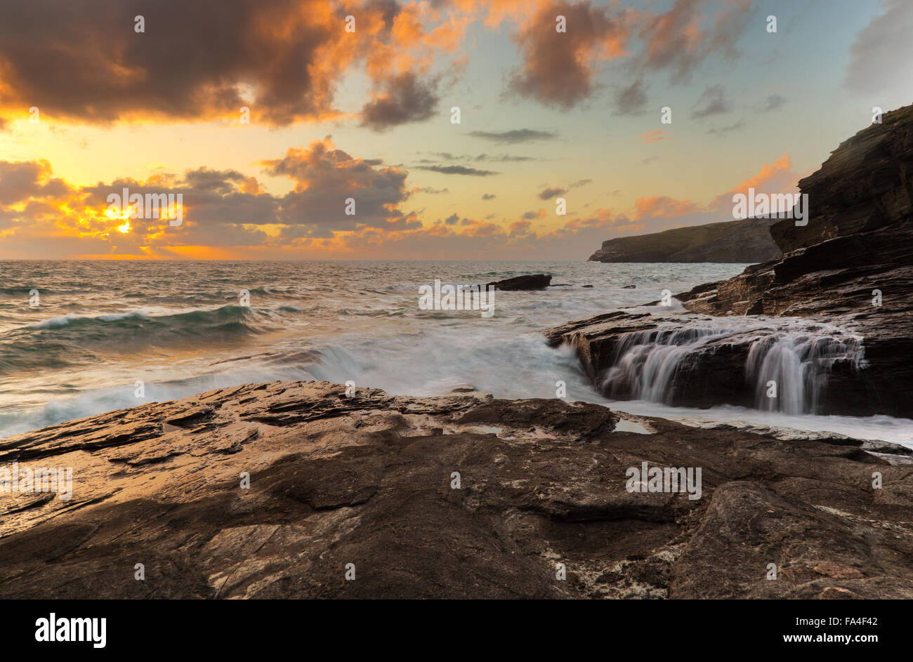North cornwall sun setting over hi-res stock photography and images - Alamy