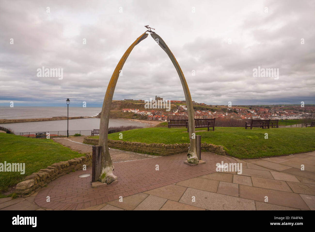 Whitby whalebone arch hi-res stock photography and images - Alamy