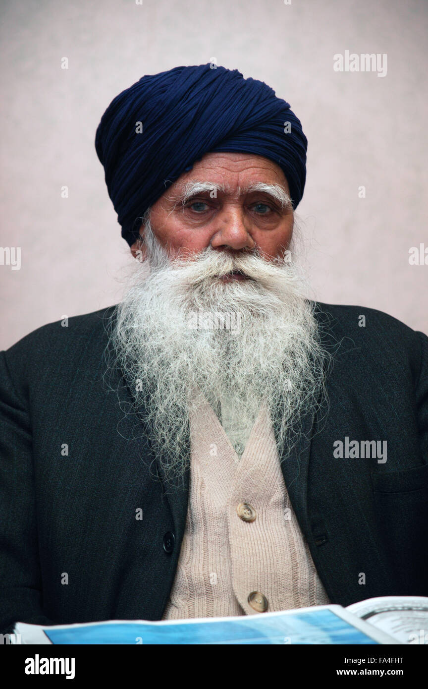 Close up portrait of a Sikh man Stock Photo - Alamy