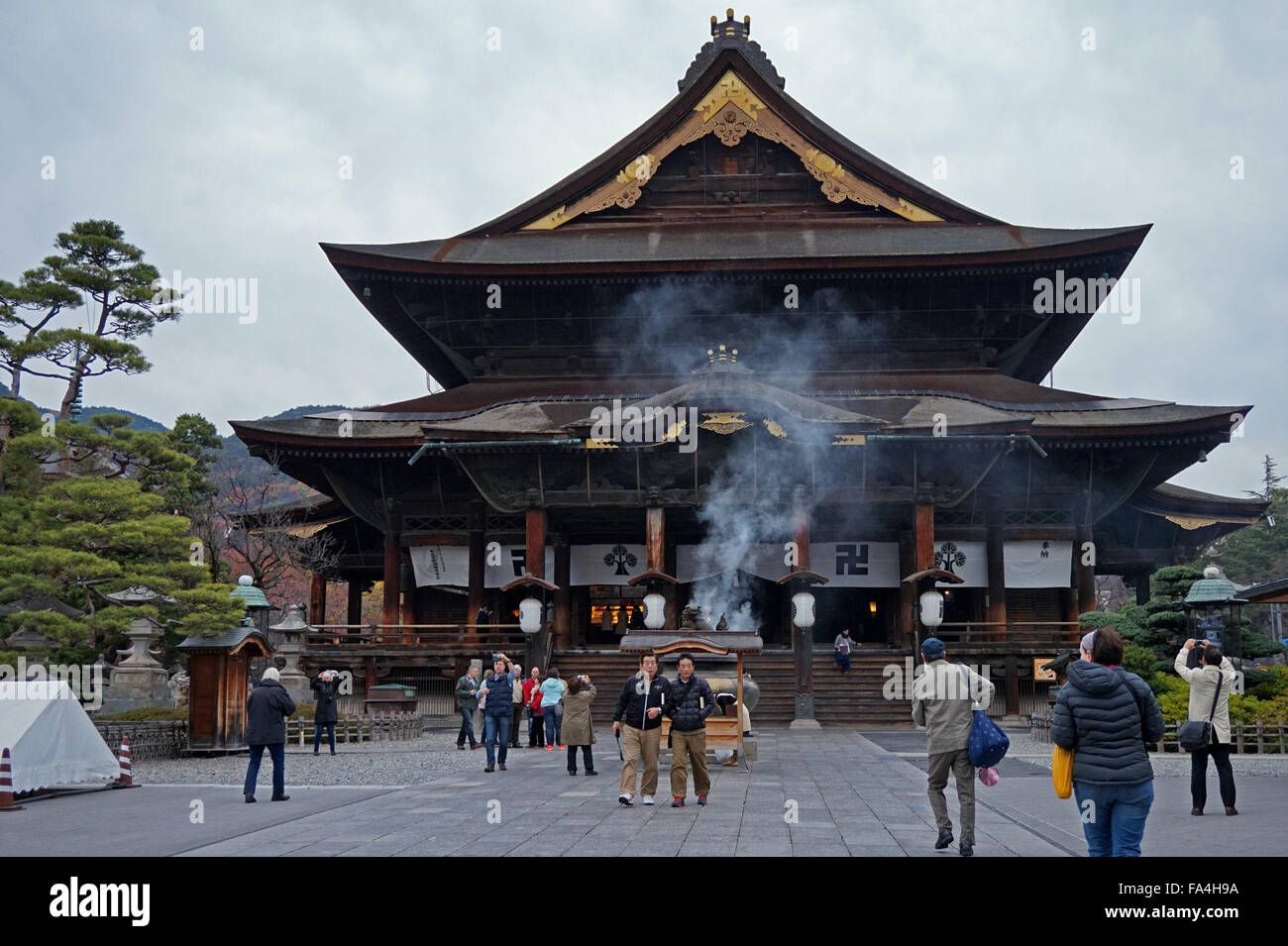 Zenko temple hi-res stock photography and images - Alamy