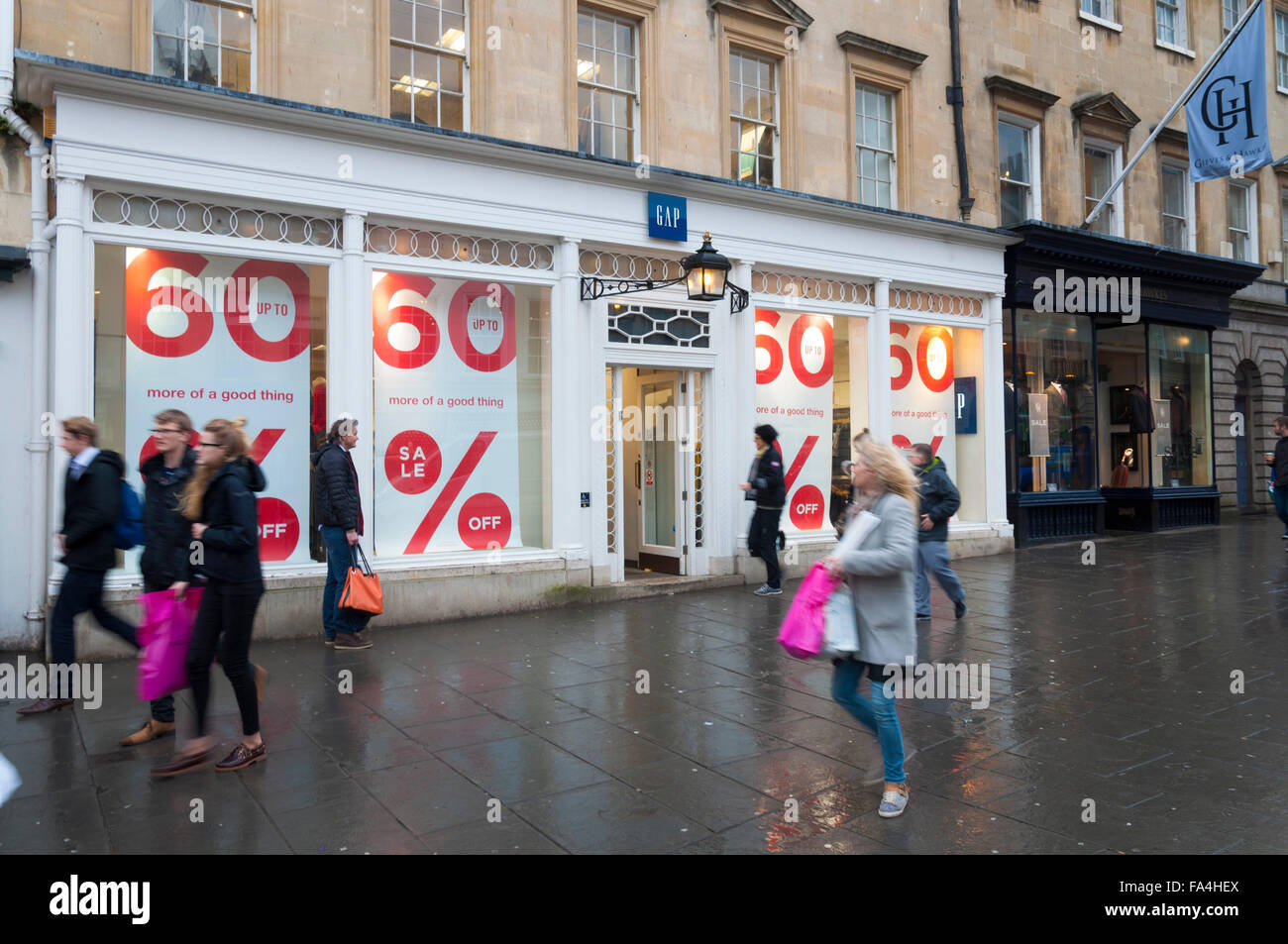 Bath, Somerset, UK. 21st December 2015. Several retail outlets such as ...
