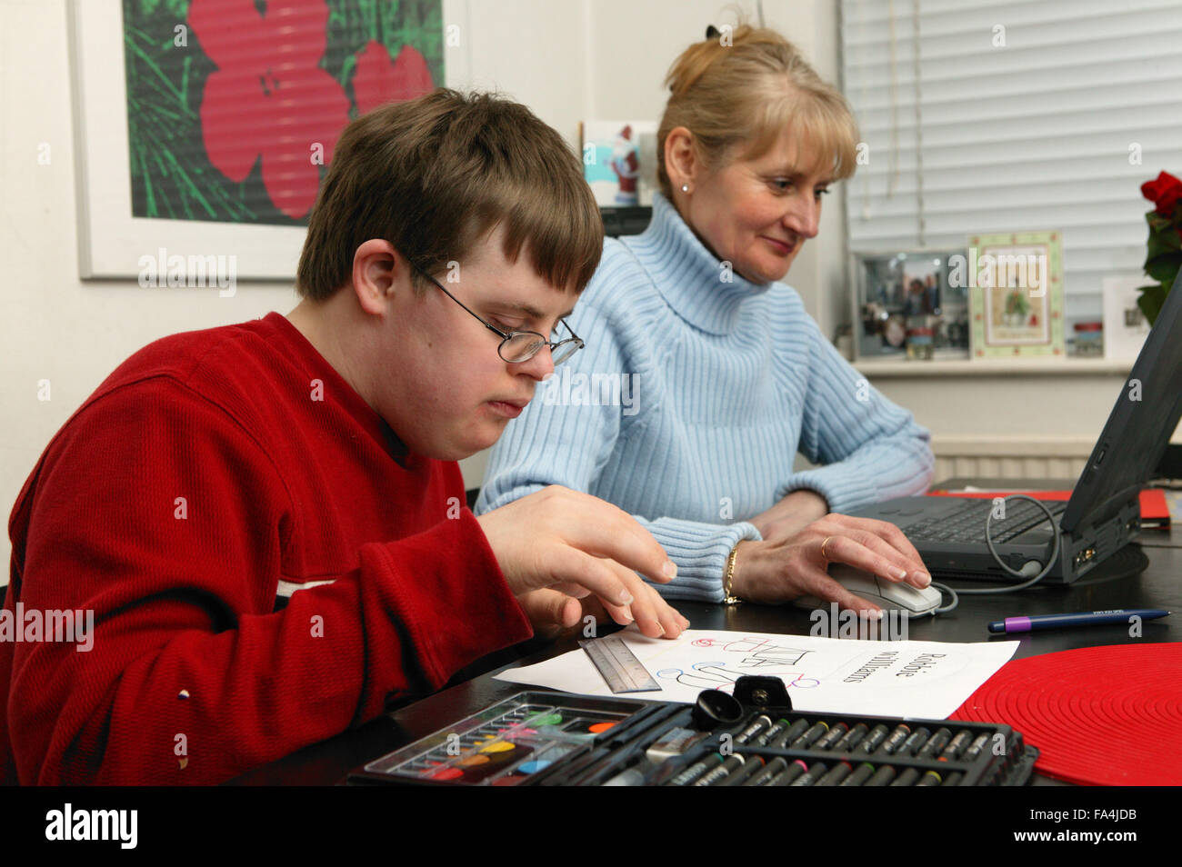 Parent teenager on laptop homework hi-res stock photography and images ...