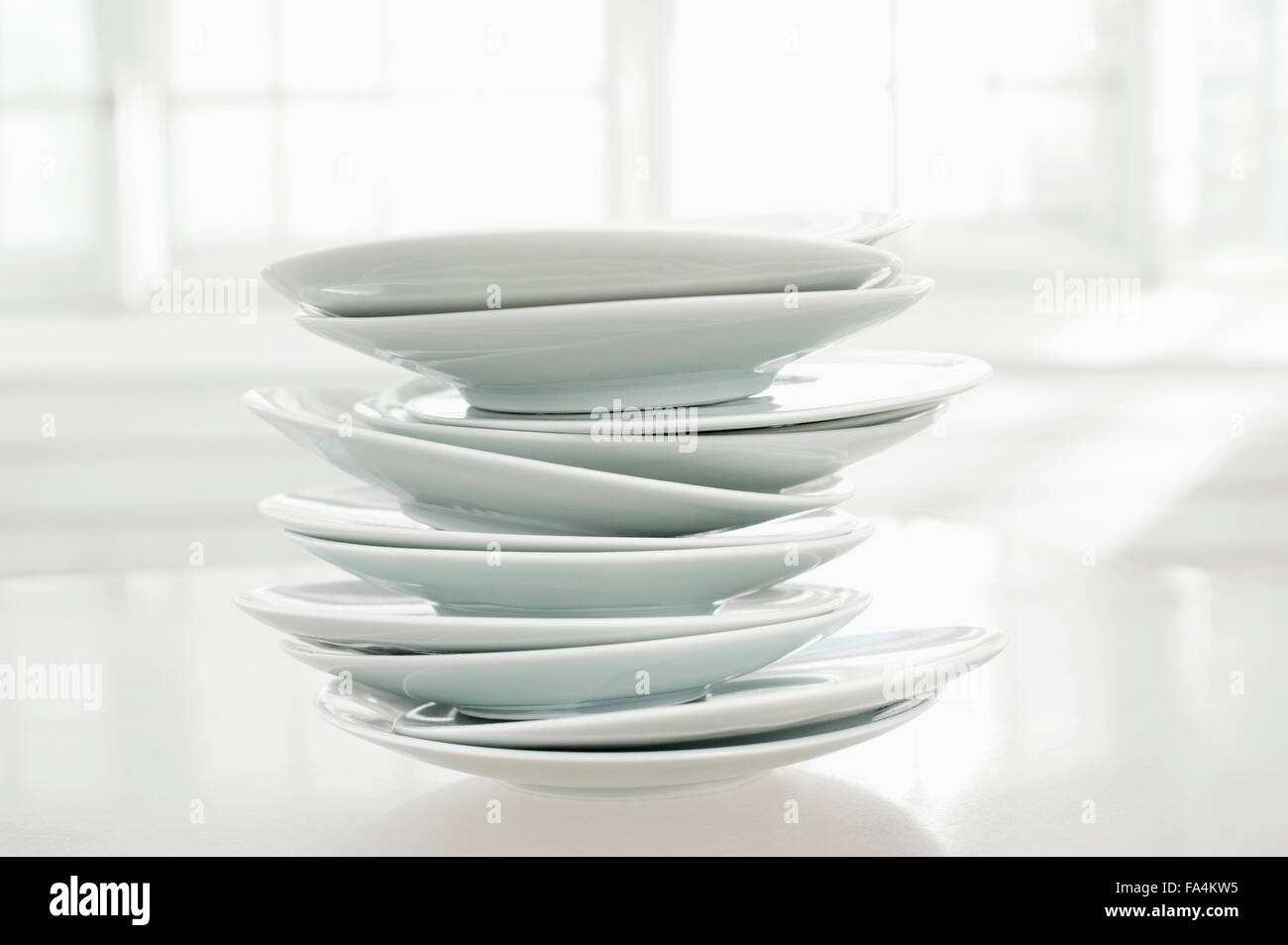 White ceramic plates hi-res stock photography and images - Alamy