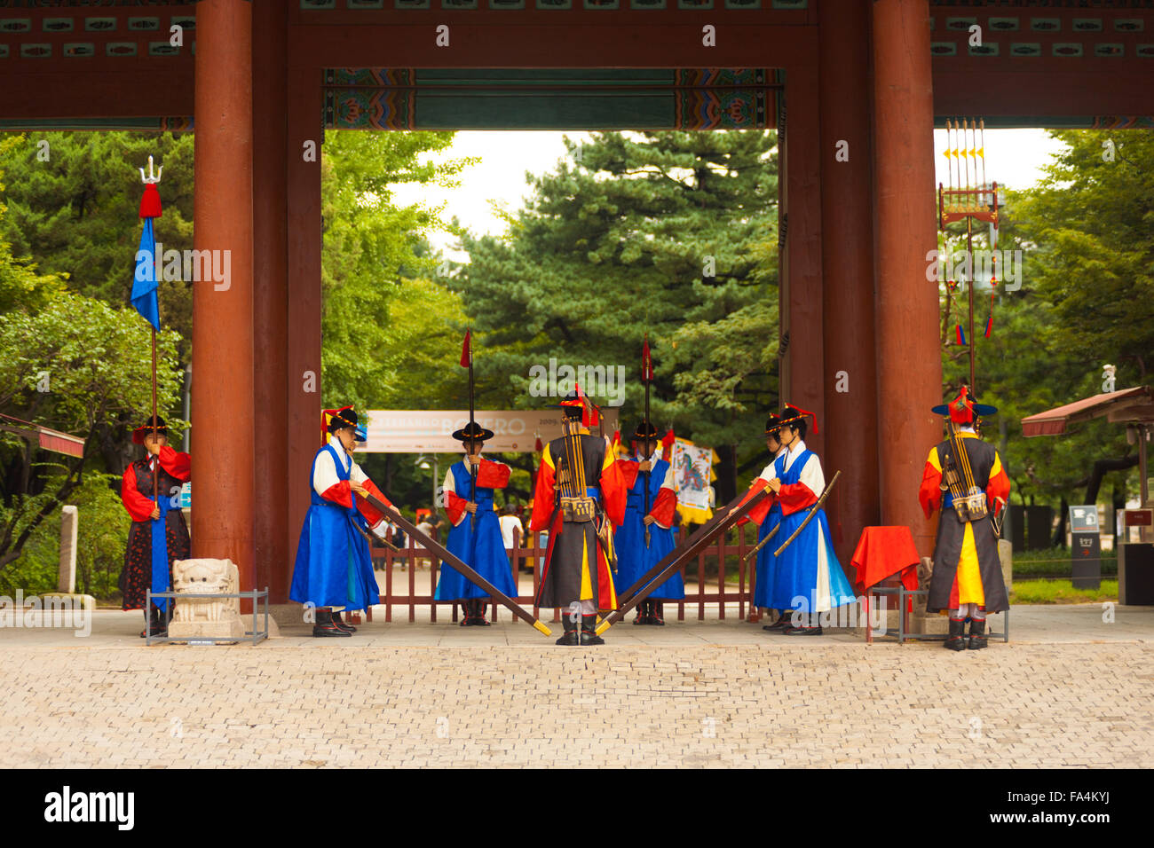 Korean traditional gate hi-res stock photography and images - Alamy
