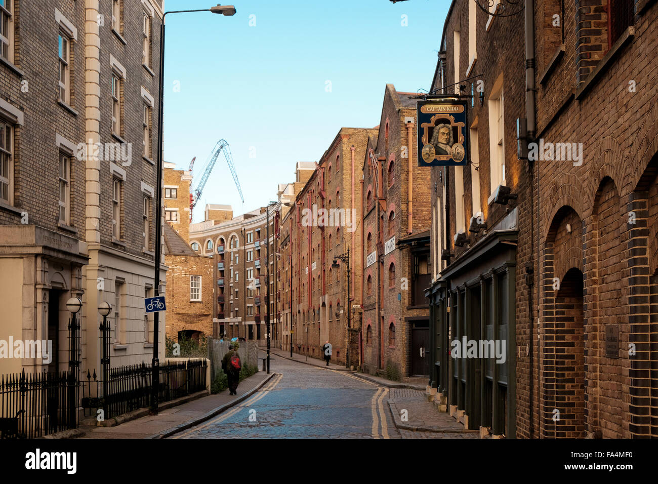 Cobbled street wapping hi-res stock photography and images - Alamy