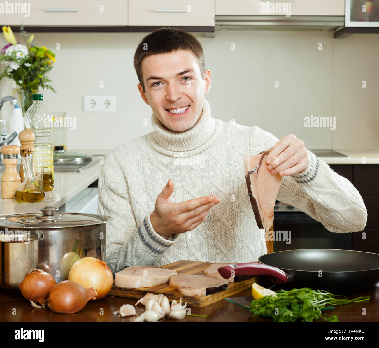 Man male holding fish tuna hi-res stock photography and images - Alamy