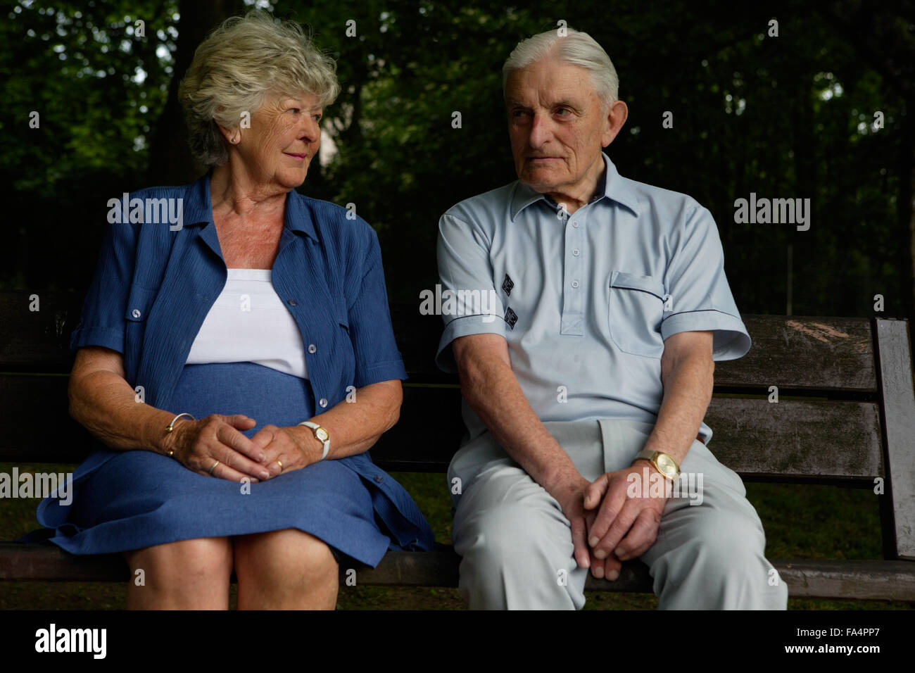 Older couple sitting on a bench in the park Stock Photo - Alamy Older couple sitting on a bench in the park Stock Photo - Alamy