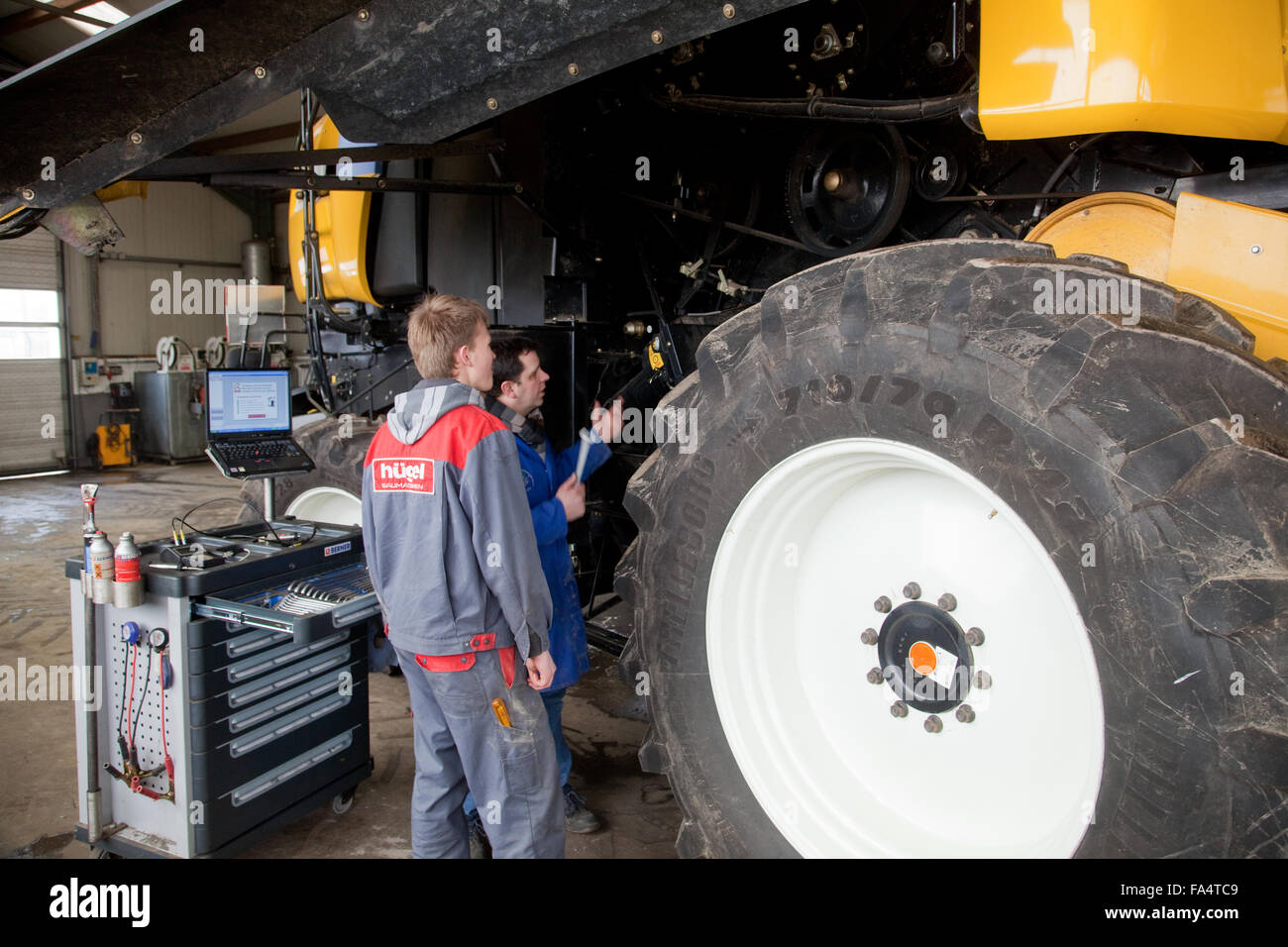 Vehicle mechatronics engineer hi-res stock photography and images - Alamy