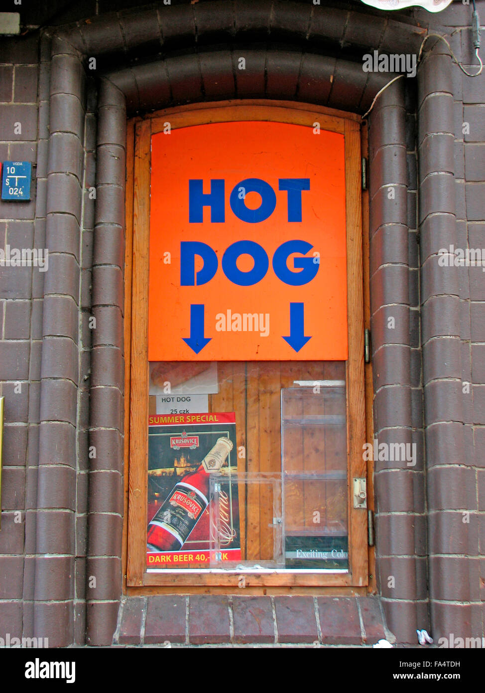 Closed fast food kiosk hi-res stock photography and images - Alamy