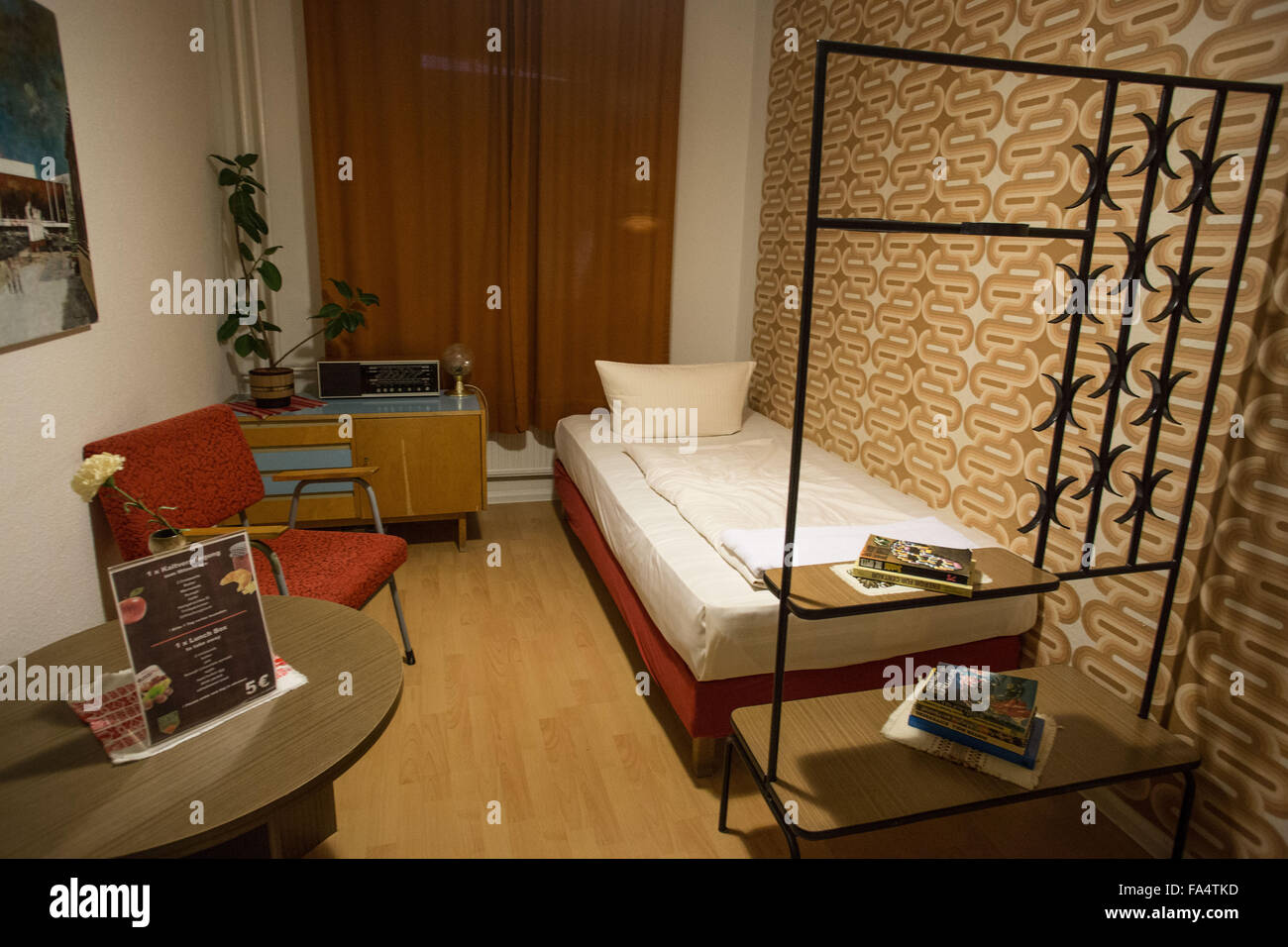 1970s hotel room hi-res stock photography and images - Alamy
