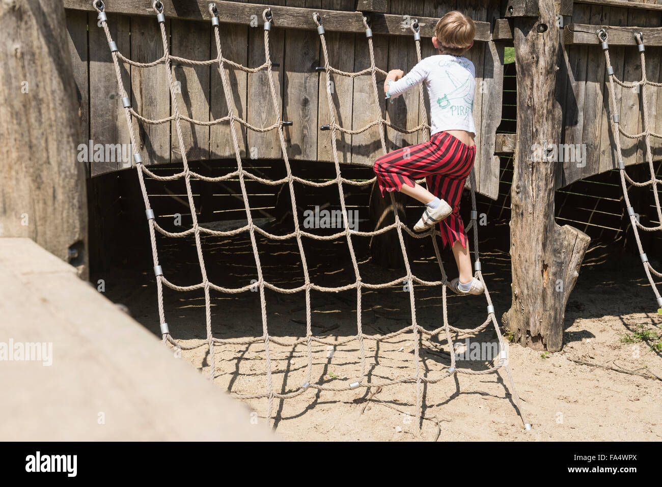 Child climbing rope hi-res stock photography and images - Alamy