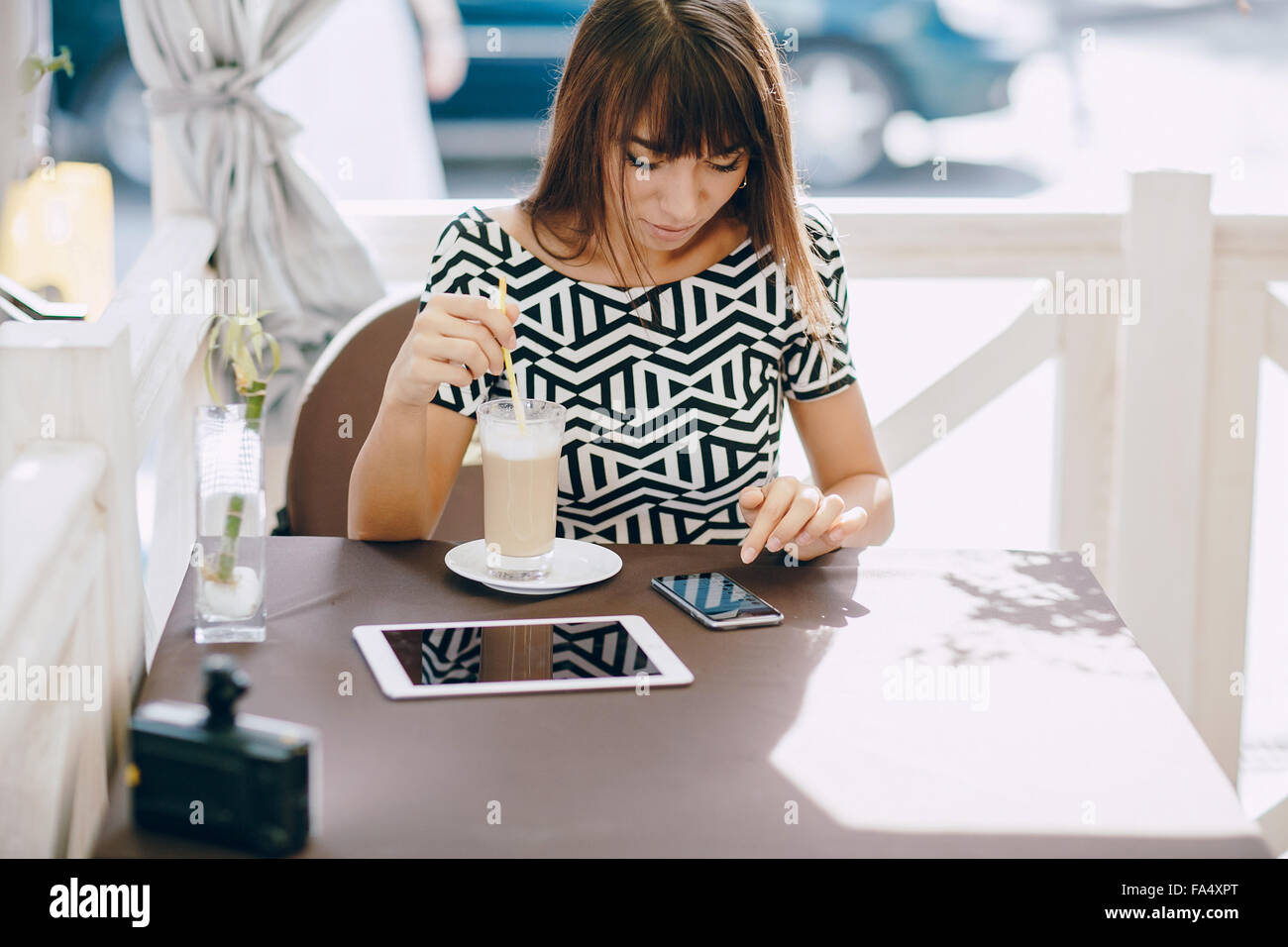 girl with phone Stock Photo - Alamy