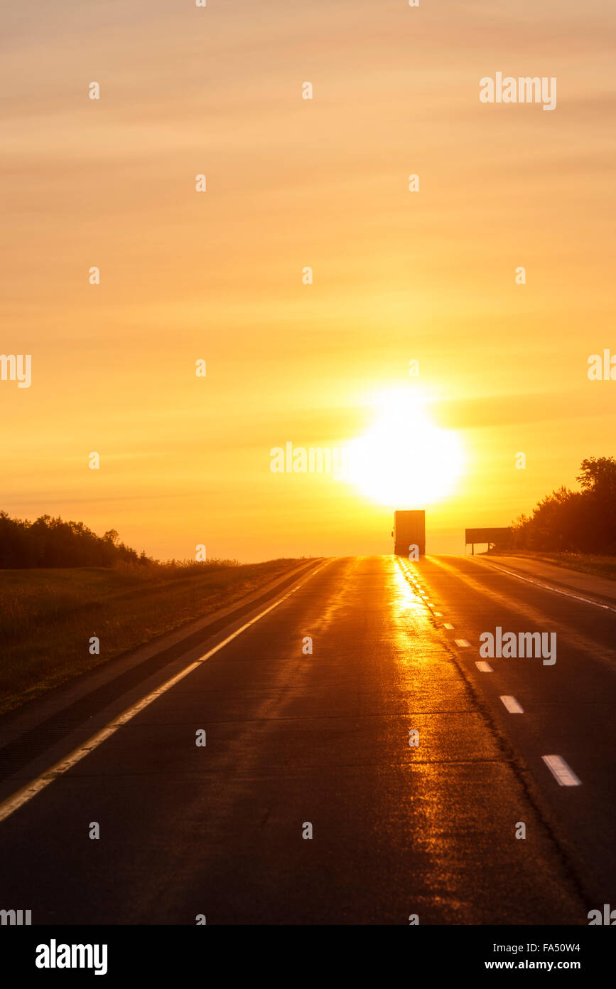 tractor trailer driving on empty highway at dawn Stock Photo - Alamy