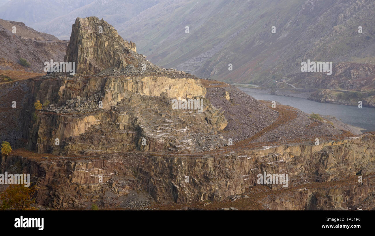 Llanberis abandoned slate quarries hi-res stock photography and images ...