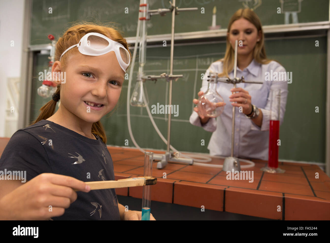 Chemistry class girl hi-res stock photography and images - Alamy