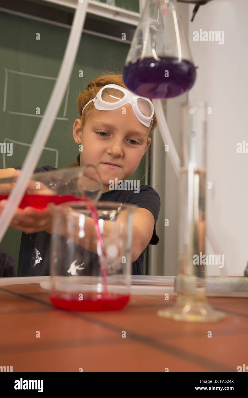 Chemistry class girl hi-res stock photography and images - Alamy