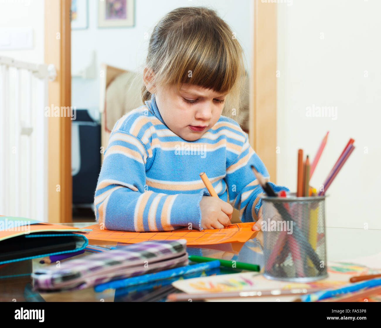 Three year old girl drawing hi-res stock photography and images - Alamy
