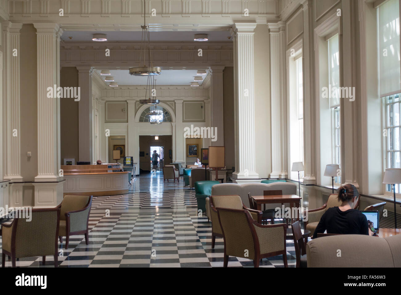 College reception desk hi-res stock photography and images - Alamy