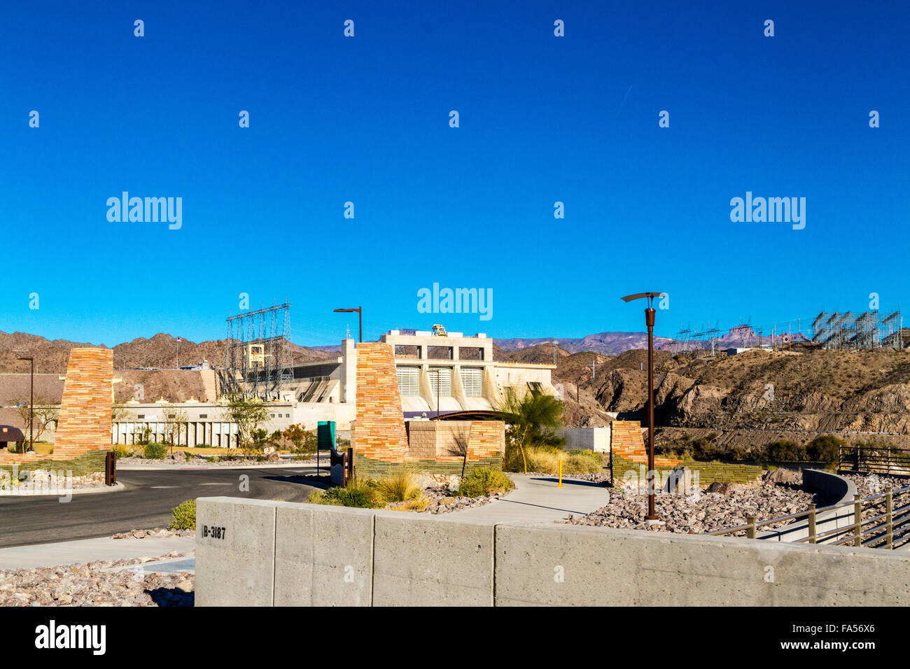Davis Dam near Laughlin Nevada creating Lake Mohave Stock Photo - Alamy