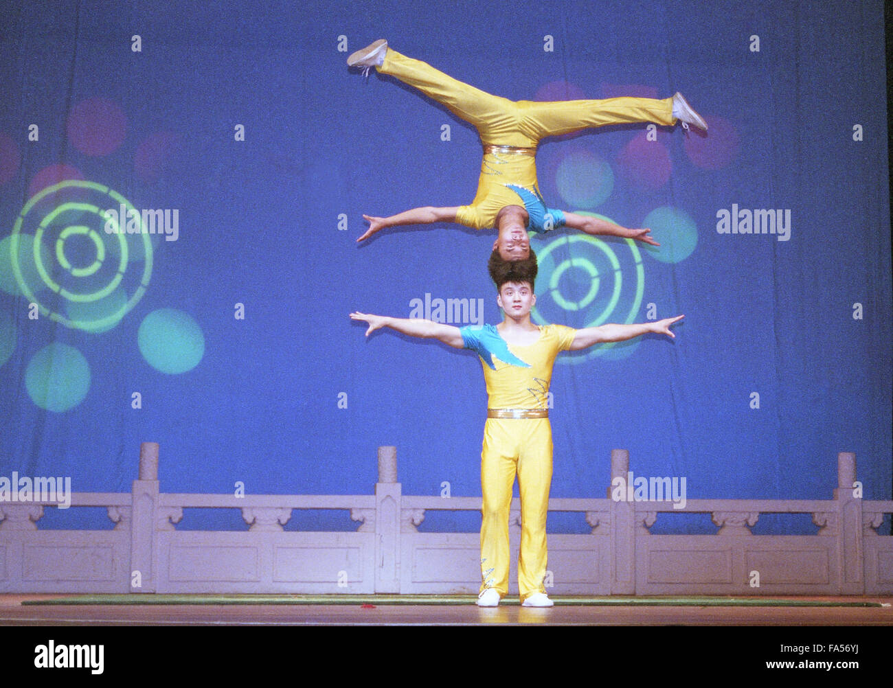 Stage two acrobats hi-res stock photography and images - Alamy