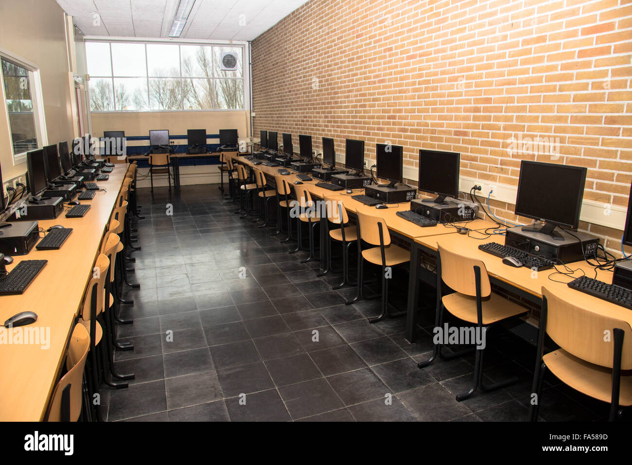Classroom of computers hi-res stock photography and images - Alamy