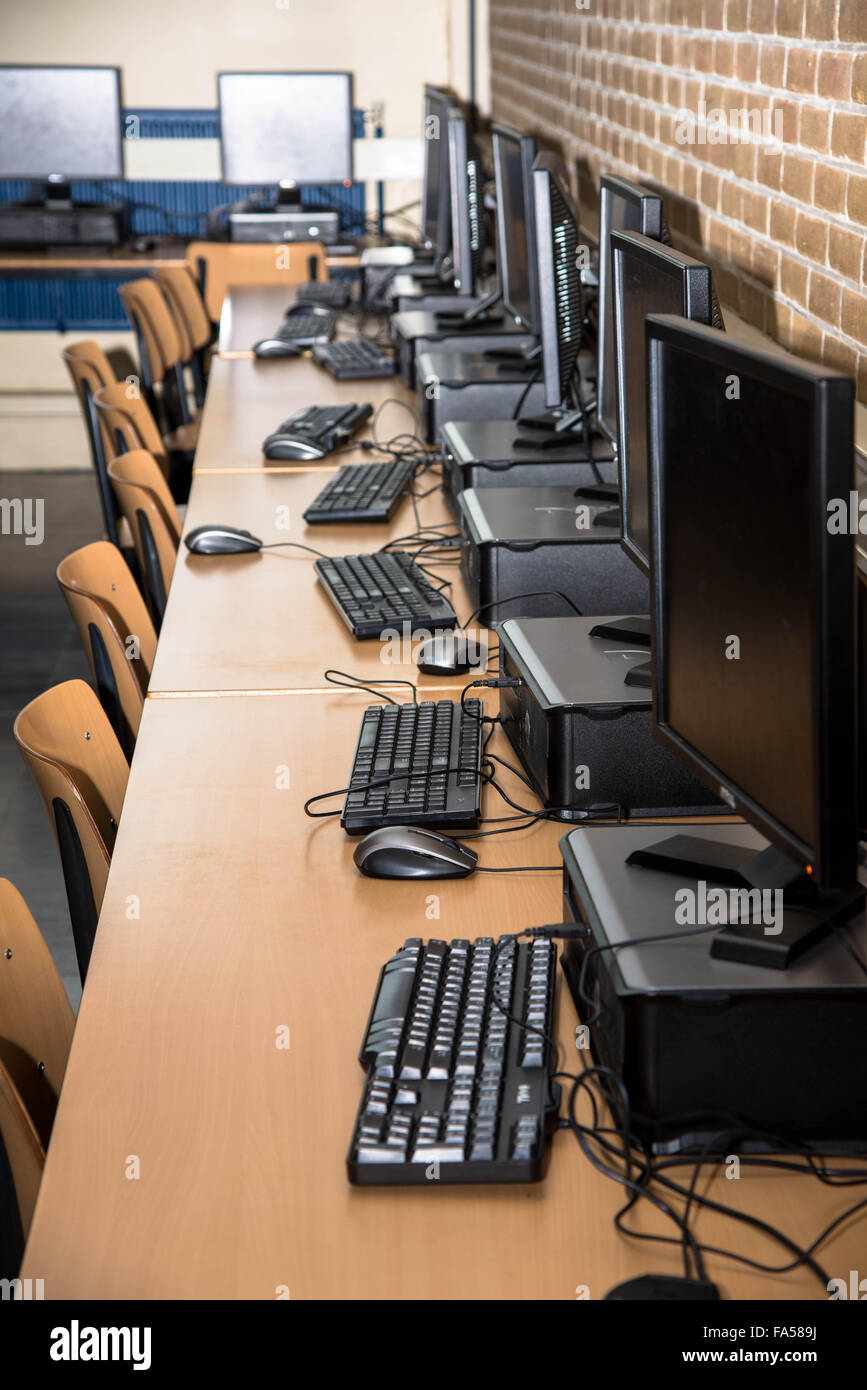 empty computer classroom at highschool in holland Stock Photo - Alamy