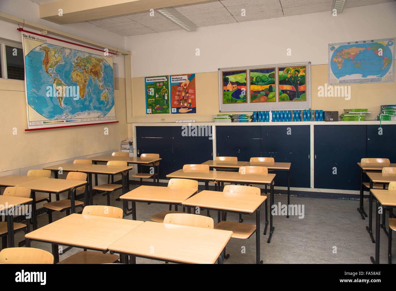empty geography classroom at highschool in holland Stock Photo - Alamy
