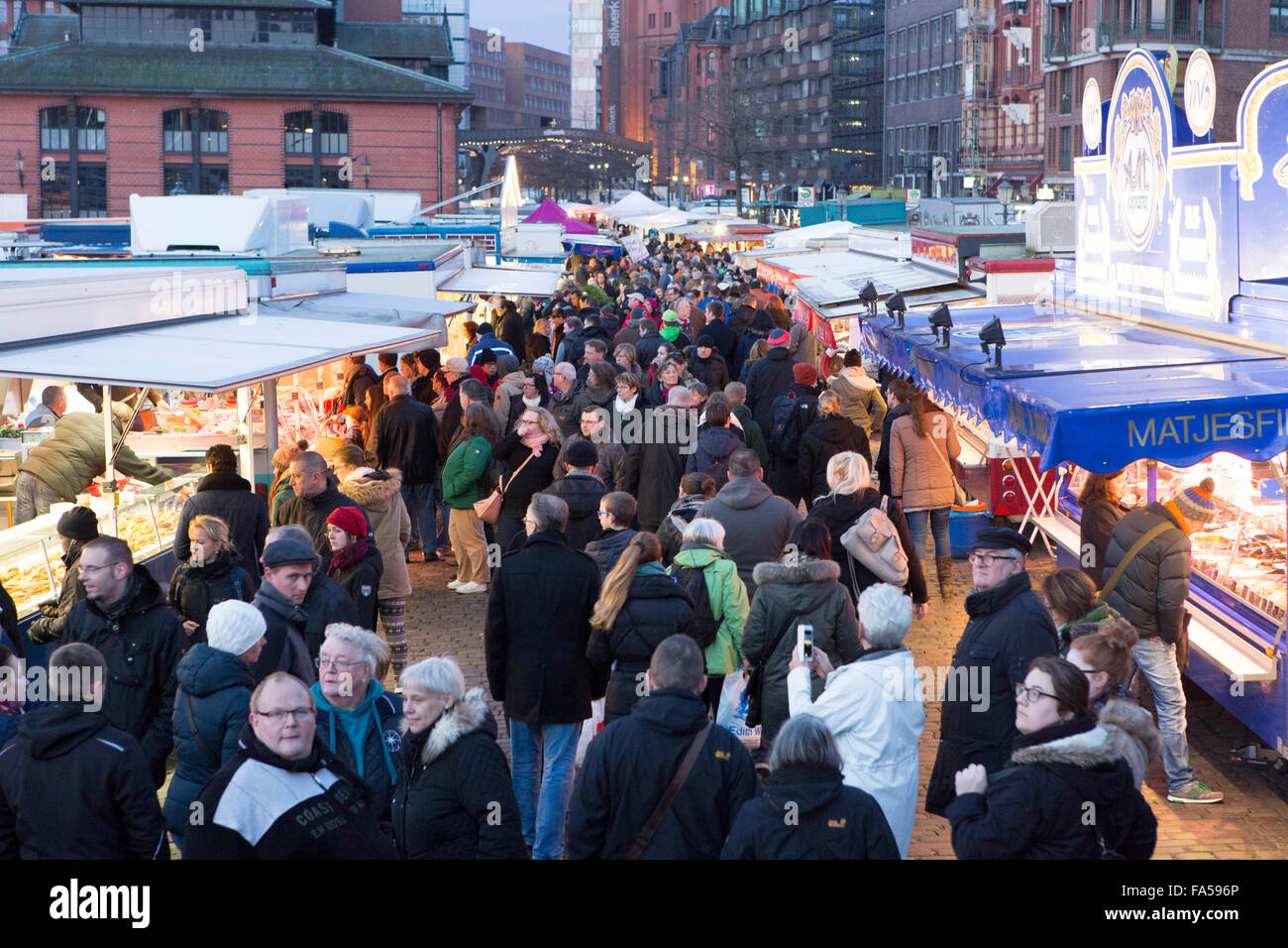 Hamburg fish market stalls hi-res stock photography and images - Alamy