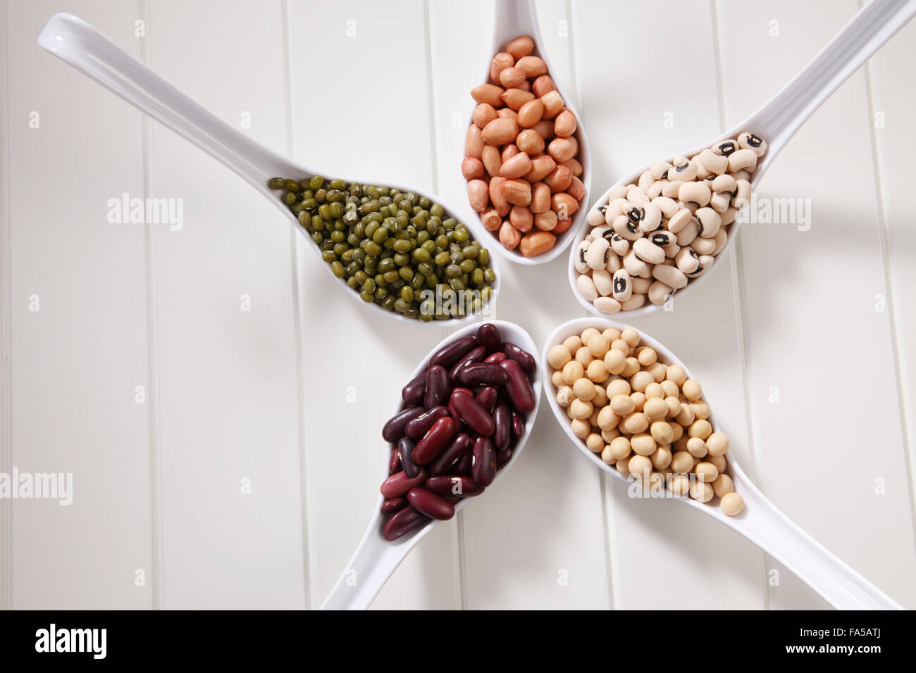 variety of beans group in five spoons Stock Photo - Alamy