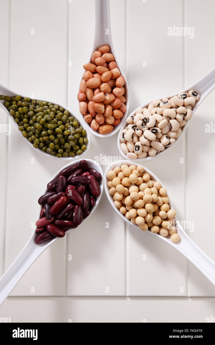variety of beans group in five spoons Stock Photo - Alamy
