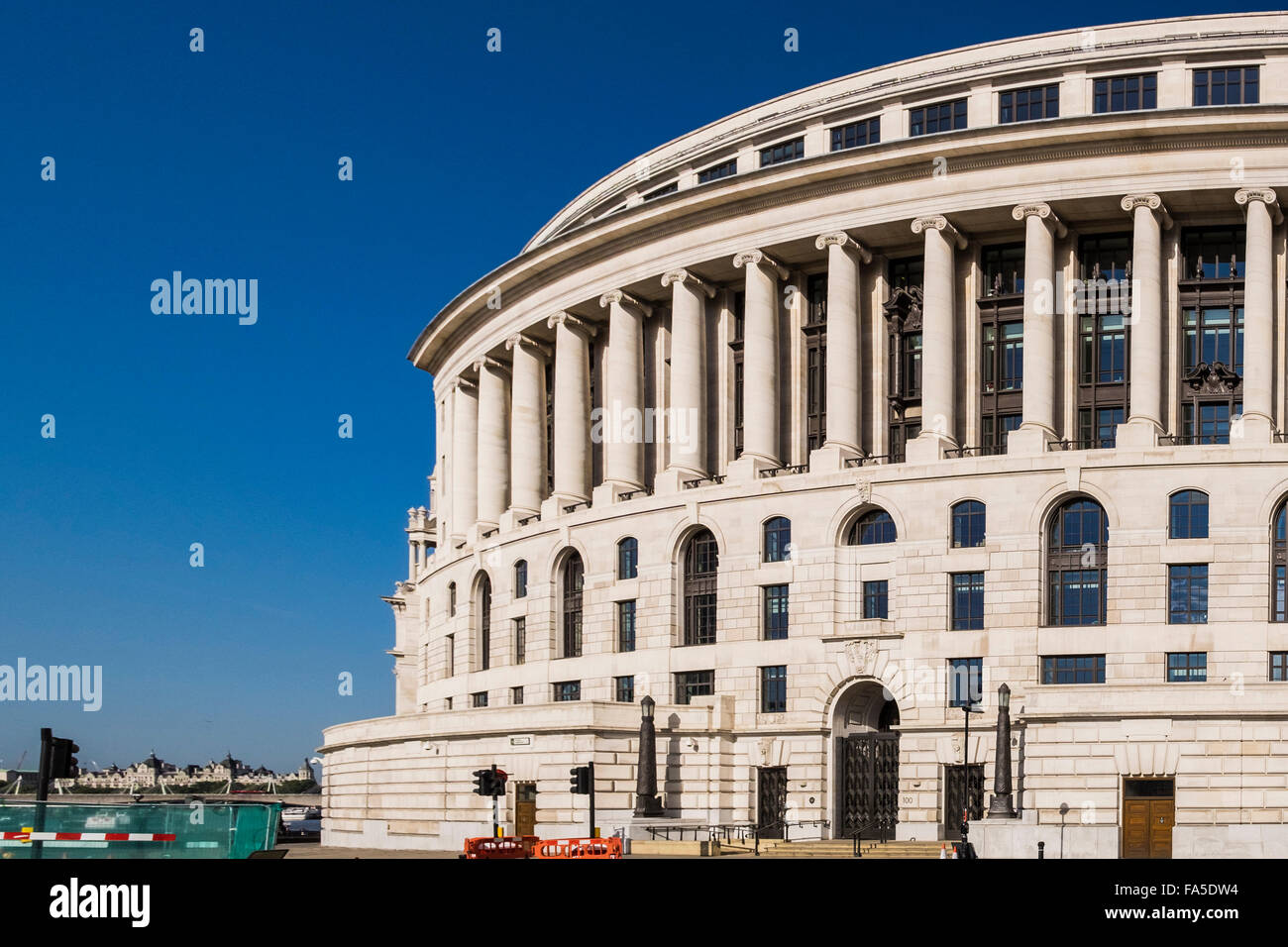 100 embankment hi-res stock photography and images - Alamy