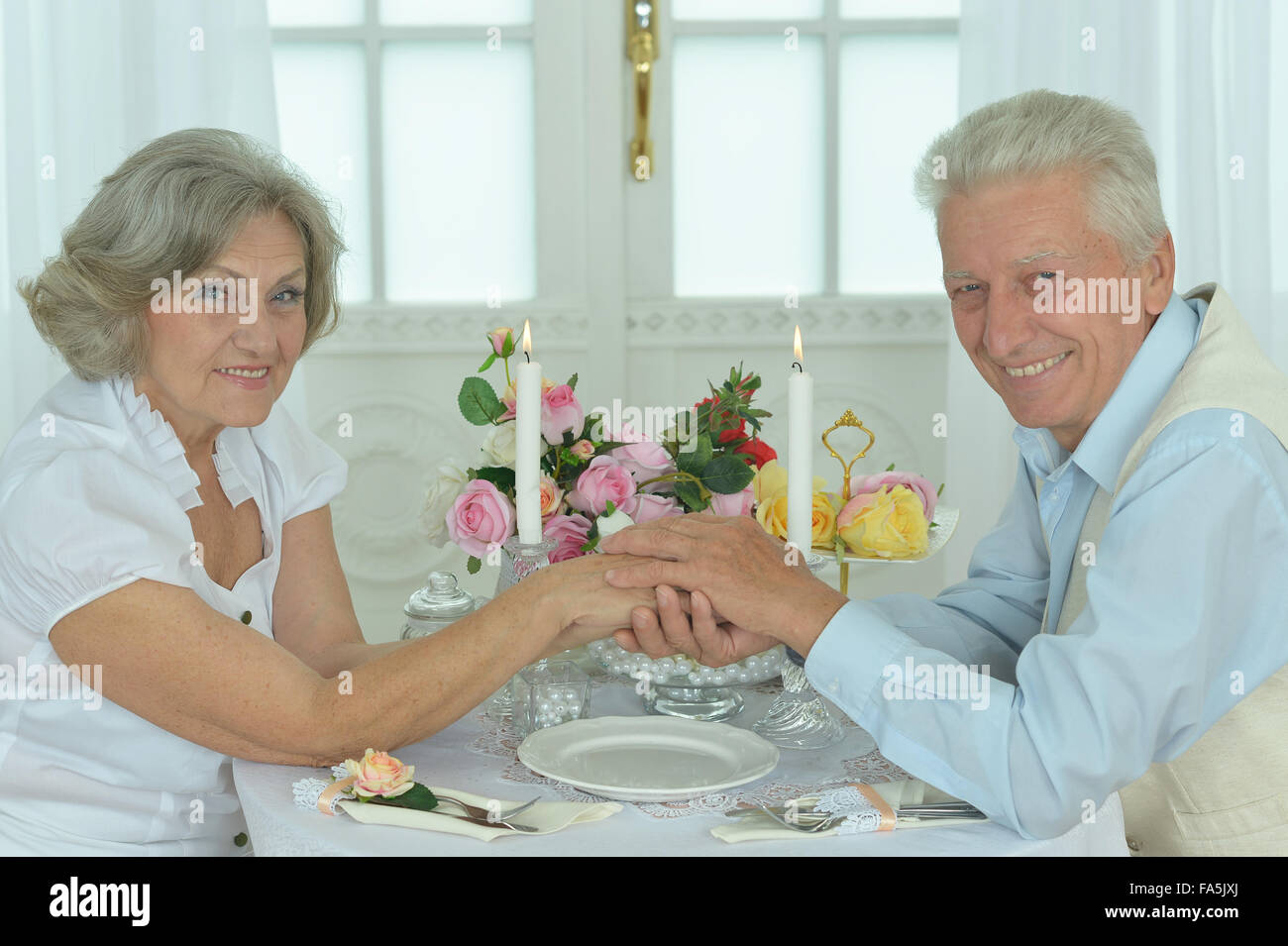 Beautiful senior couple dating hi-res stock photography and images - Alamy