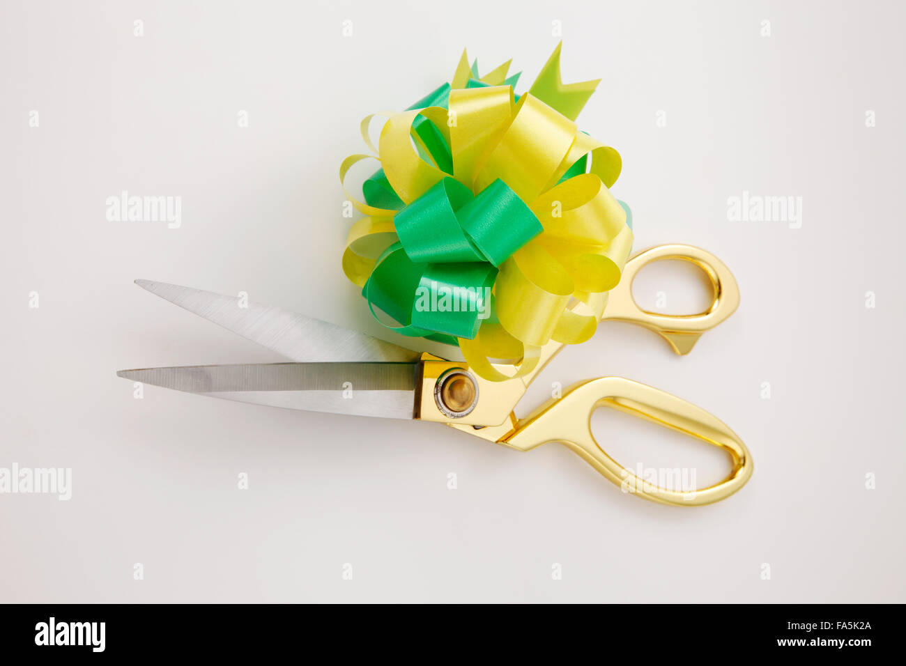 Yellow bows hi-res stock photography and images - Alamy