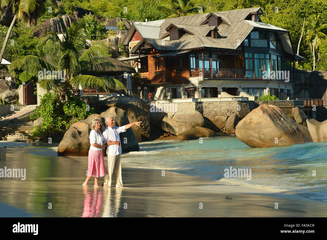Elderly couple rest at tropical resort Stock Photo - Alamy