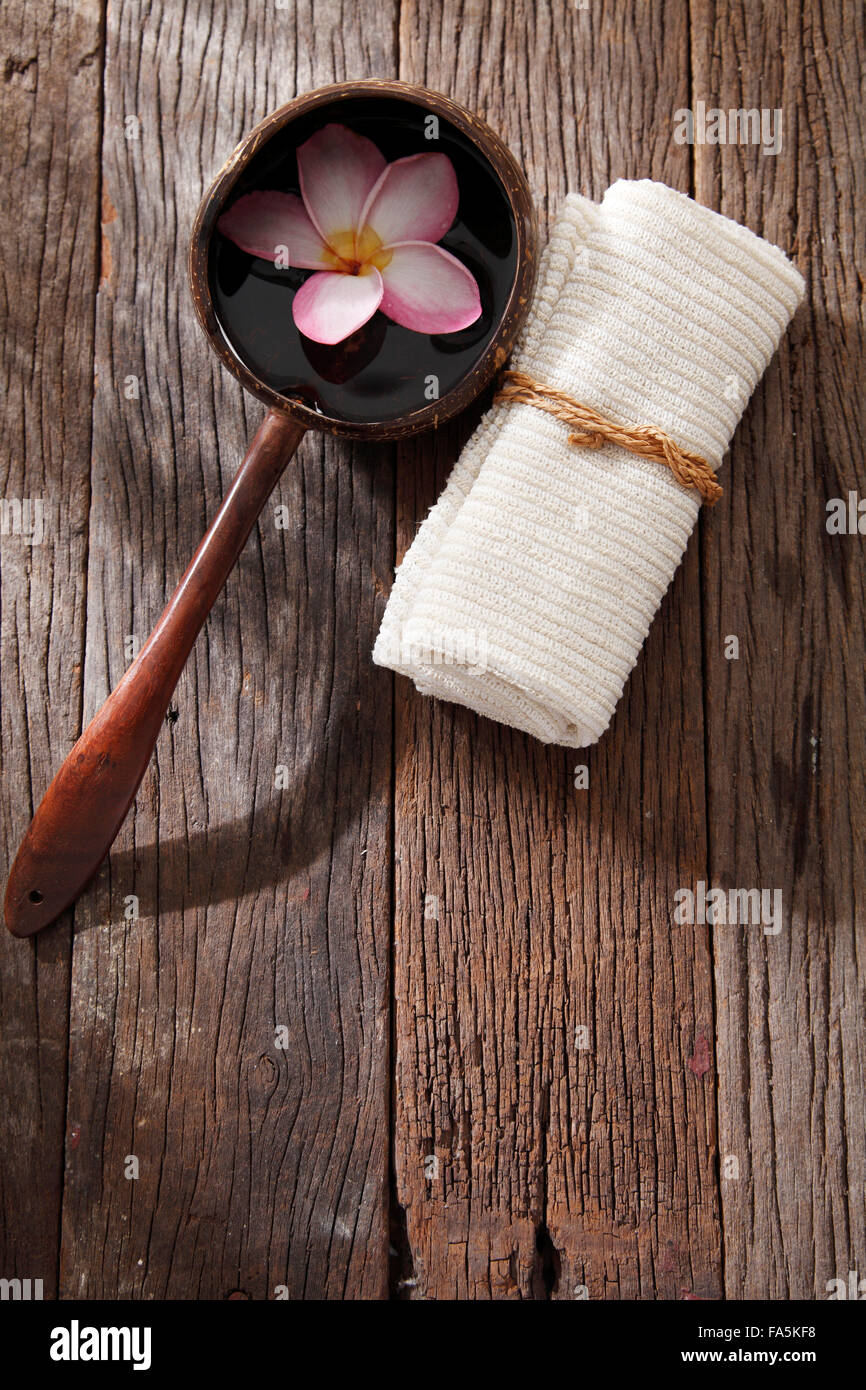 Hand towel and coconut shell hi-res stock photography and images - Alamy