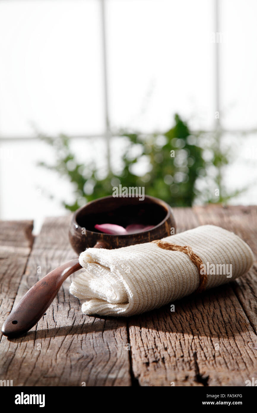 Hand towel and coconut shell hi-res stock photography and images - Alamy