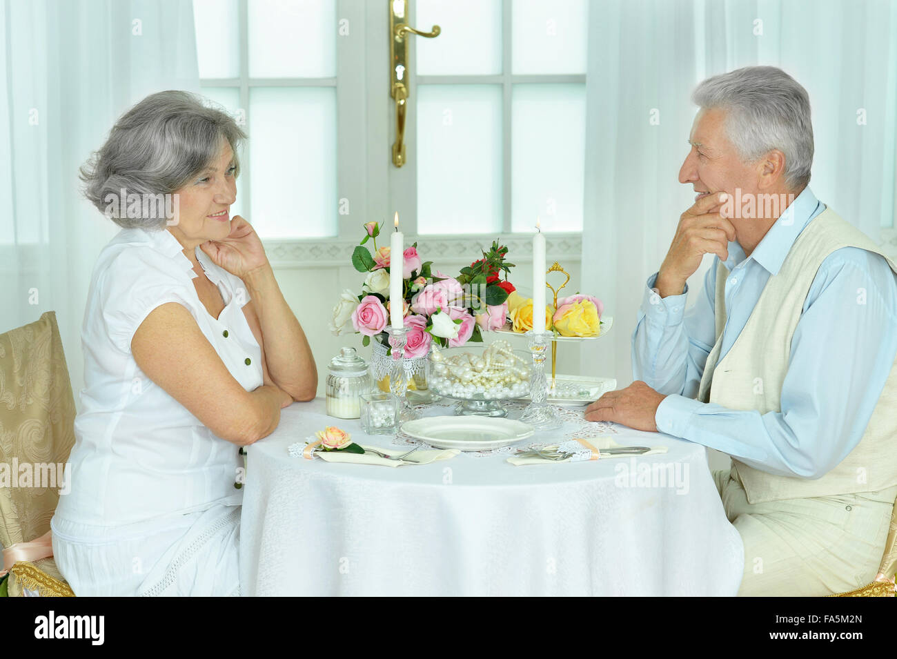 Beautiful senior couple dating hi-res stock photography and images - Alamy