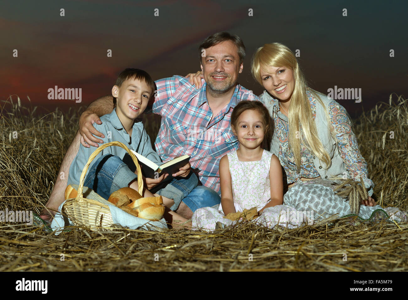 Group of kids reading outdoors hi-res stock photography and images - Alamy