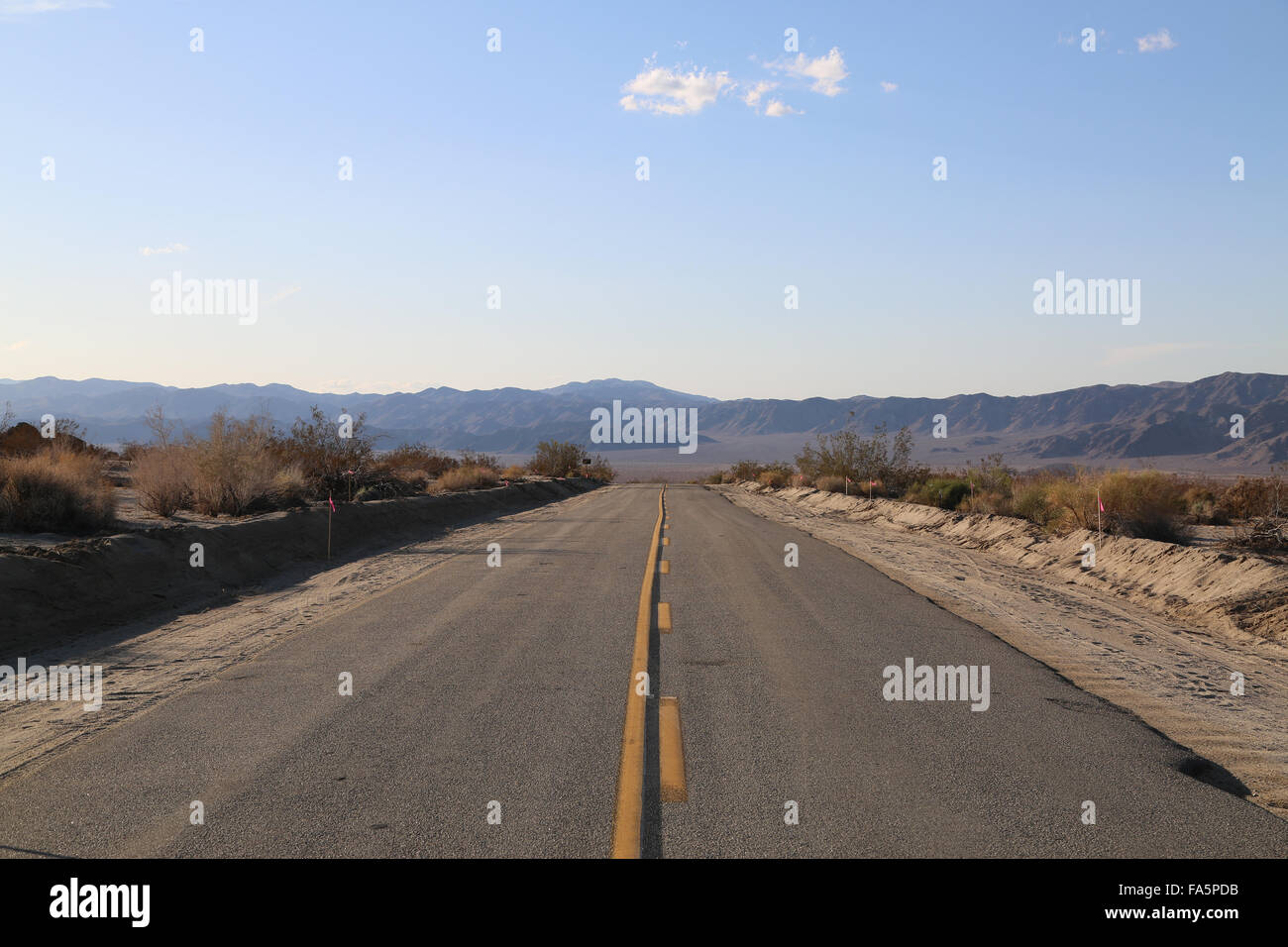 Road to nowhere hi-res stock photography and images - Alamy